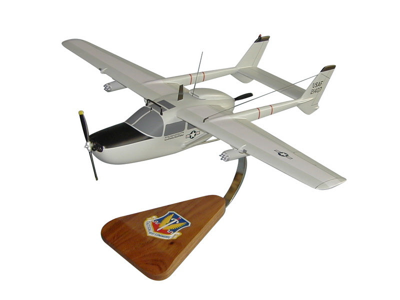 O-2 Skymaster Airplane Model – MAM - Scalecraft